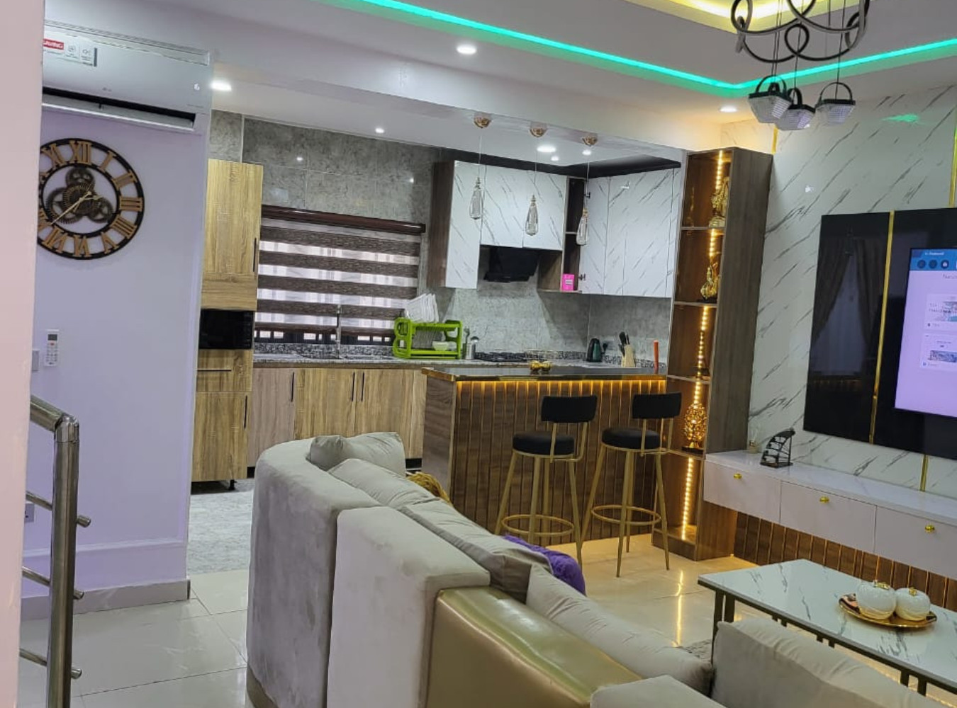 Beautiful 3-bedroom apartment | salem bus stop, Lekki - Lekki